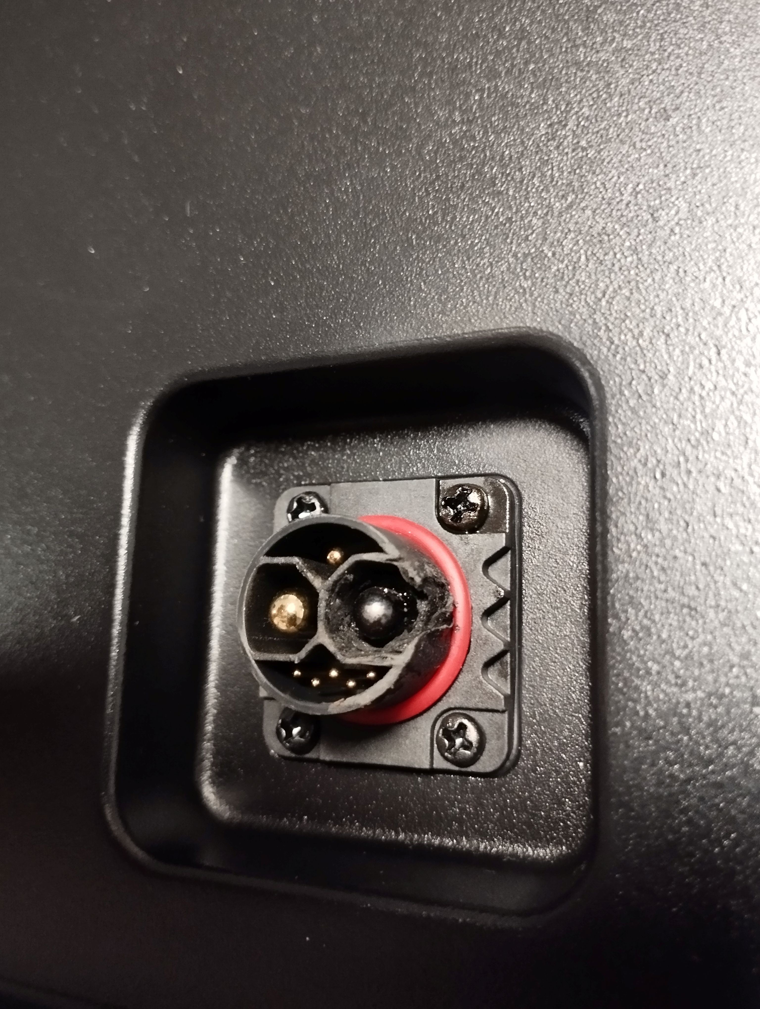 Anyone else had their Solarflow 2400 AC fail with melted connectors ...